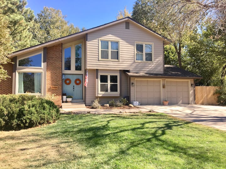 Mountain Views Home To Rest, Relax, & Adventure - Colorado Springs