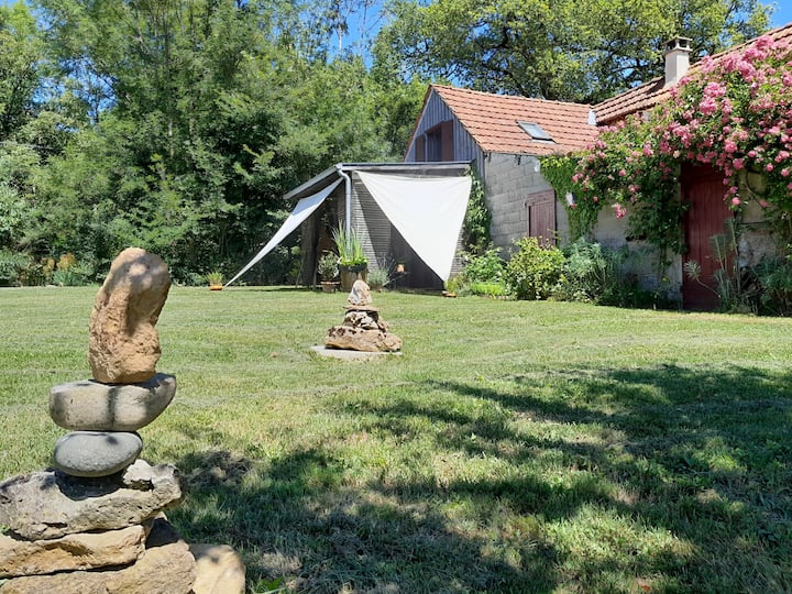 Maisonnette Chaleureuse Avec Grand Jardin Clos - Martel