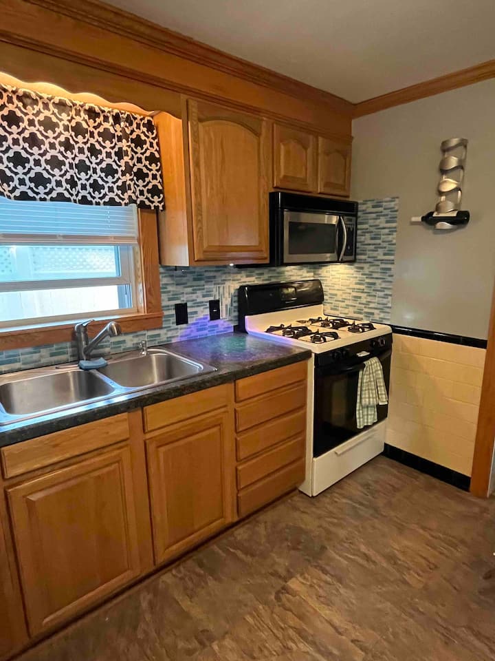 Convenient & Comfy Cranston - Rhode Island
