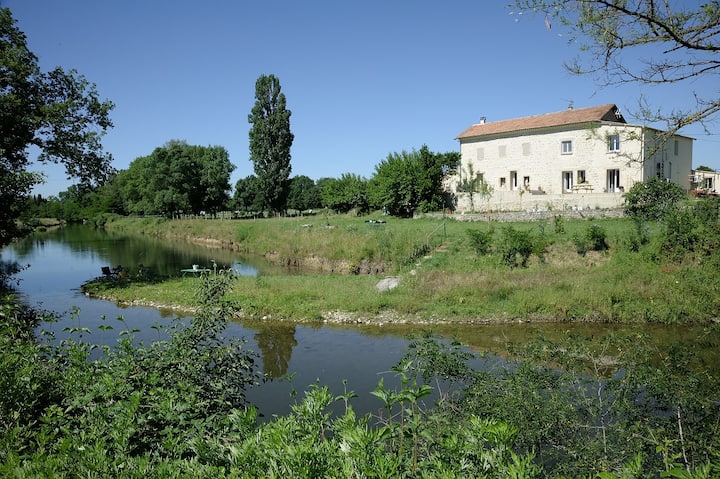 Appartement De Charme Bord De Rivière Très Calme - Alès