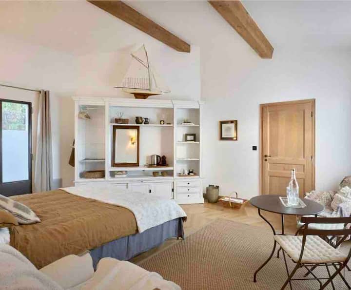 Room In Heart Of The Old Village With Parking - Mougins