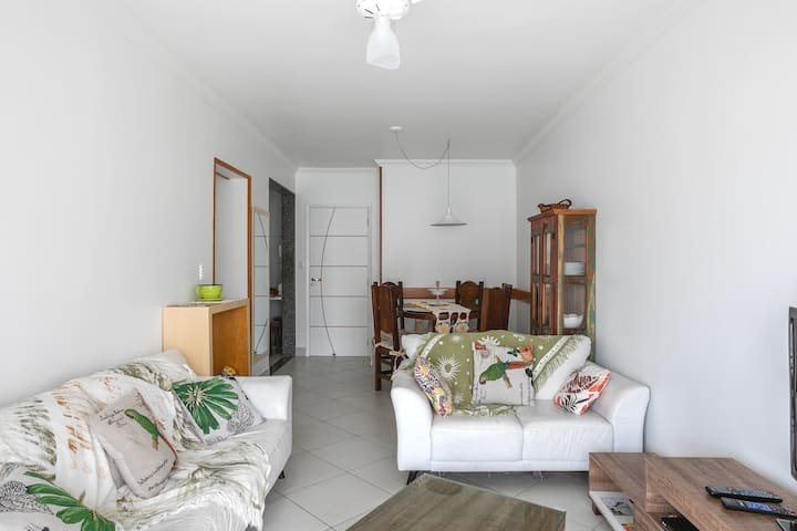 Apartamento 101  Praia Astúrias E Praia Do Tombo. - Guarujá