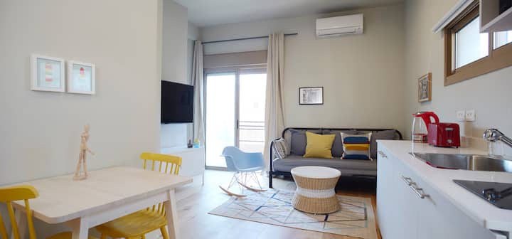 Cozy Bauhaus 1 Bedroom, Terrace, Great Location!! - Tel Aviv-Jaffa