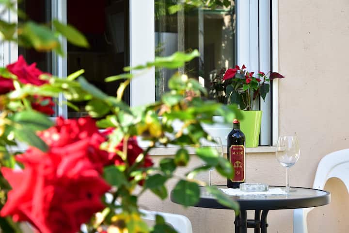 Lovely Apartment In The Garden Near The Sea - Split