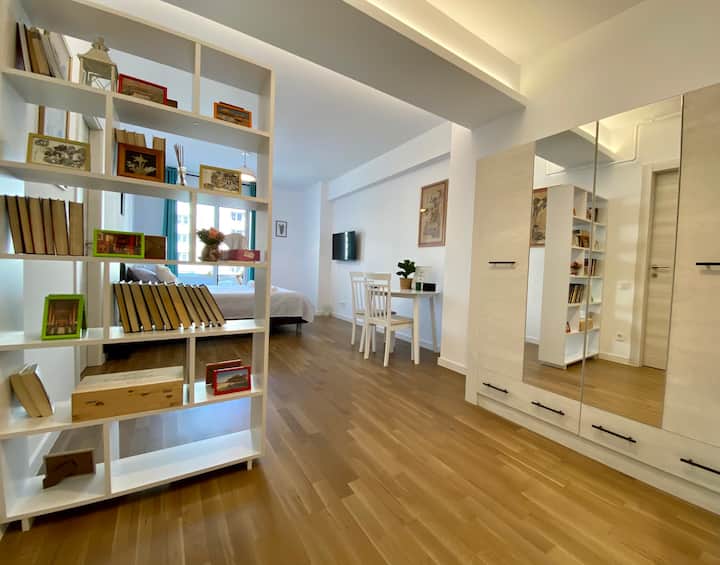 Phoenix Studio (Parking Included) - Bukarest