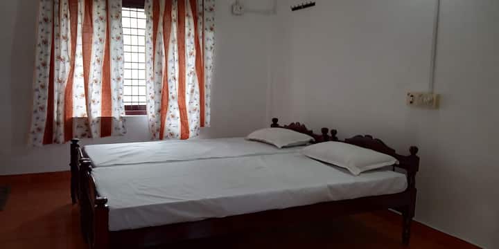 Valliara Guest House - Kumarakom