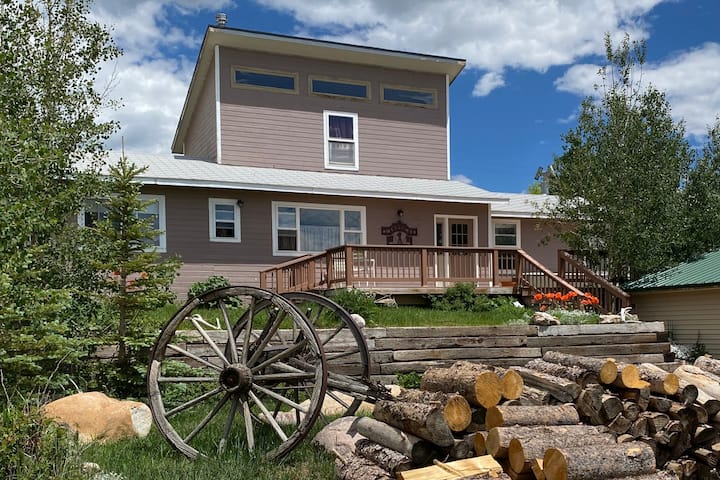 Antlers "Inn" Centennial: Rooms With A View! - Snowy Range, WY