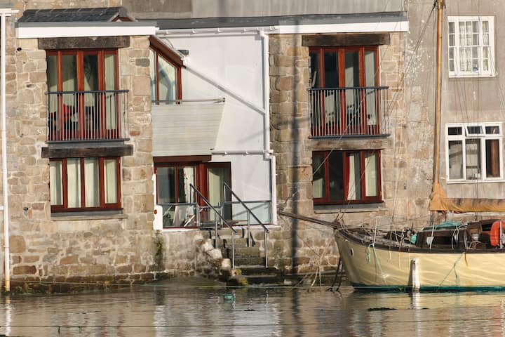 Bank Chambers...a Beautiful Apartment By The Sea - Isles of Scilly