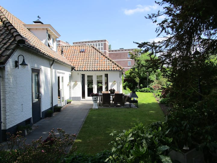Quiet Pituresque Villa With Beautiful Garden - Bréda