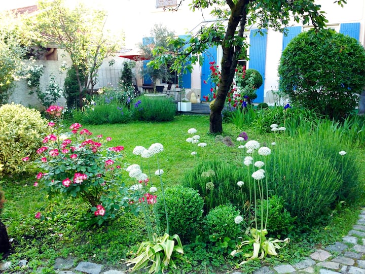 Un Jardin En Ville - Parking Sécurisé - Gare de Lyon-Perrache