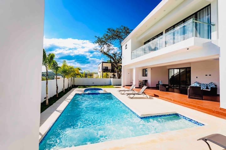 Luxury Tropical Paradise Villa/ 4 B/pool & Jacuzzi - Dominican Republic