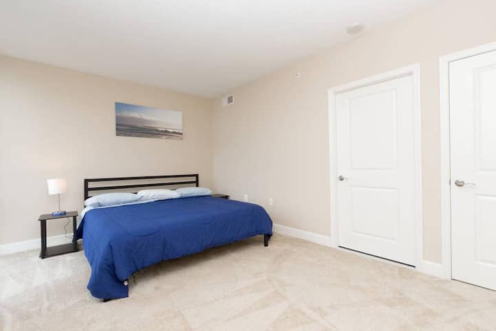 Private Bedroom & Bath Across Street P City Mall! - Arboretum, DC
