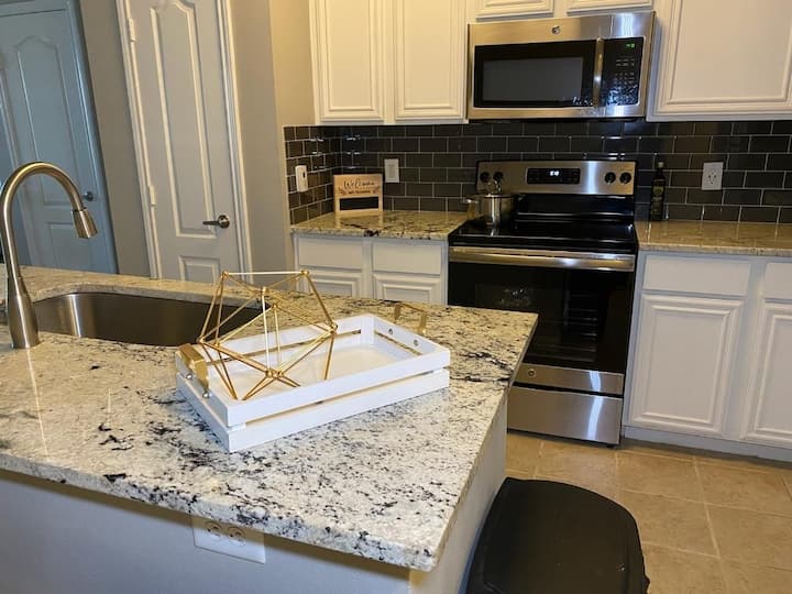 Beautiful Irving Home - Irving, TX