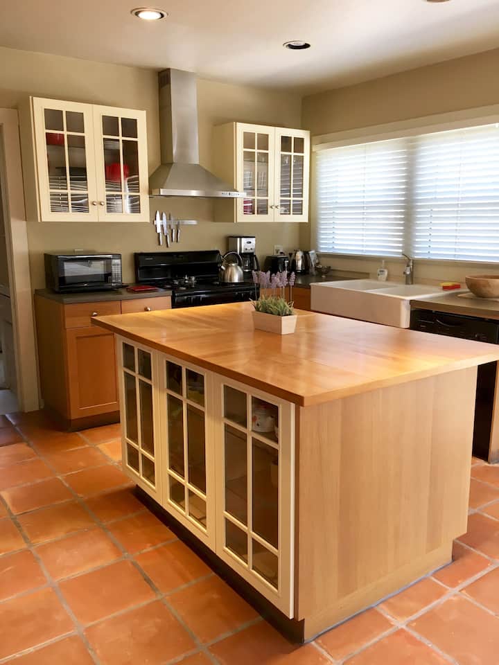 Artist Owned 1922 Bungalow - Bakersfield, CA