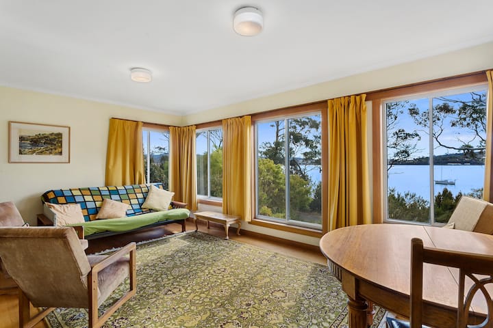 Retro Holiday Shack, Triabunna, Maria Island - Triabunna