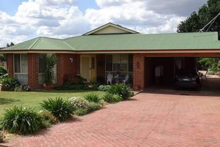 Nagambie Central  With Solar Heated Pool - Nagambie