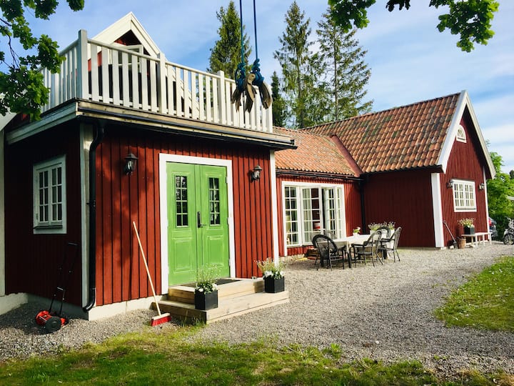 Vackert Hus Med Stor Trädgård Nära Kommunikationer - Vallentuna
