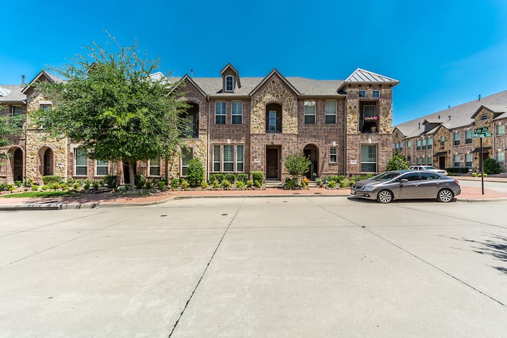 Luxury Modern Townhome At Shops @Legacy - Frisco, TX