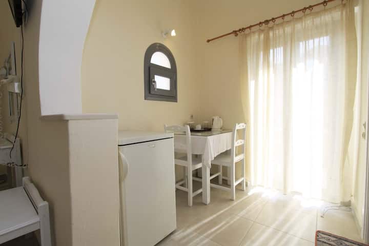Ersi Villas~cozy Triple Room With Amazing Sea View - Santorini