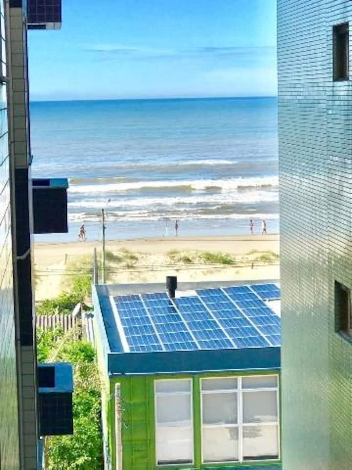 Apto Beira Mar De 01 Dormitório, Mob E Garagem. - Capão da Canoa