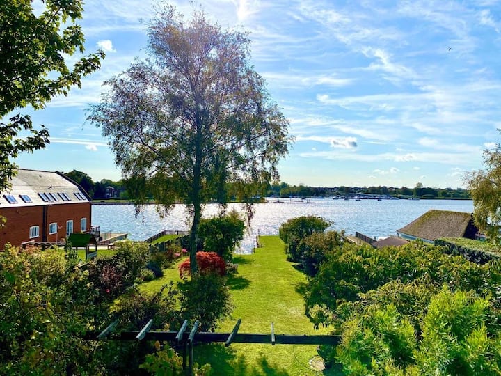Spacious Waterside House - Lowestoft