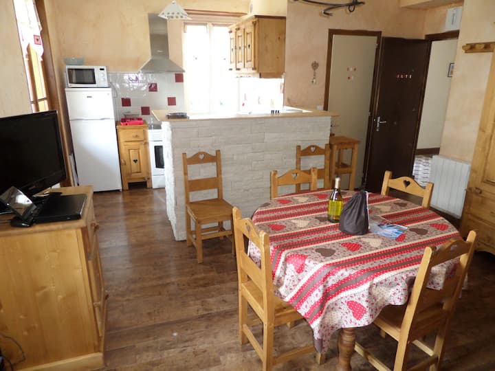 Apartment Near Samoëns Town Center 85 M², Sleeps 8 To 12, Renovated In 2011 - Sixt-Fer-à-Cheval
