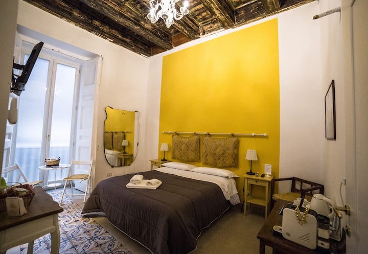 Yellow Room In Downtown- Pvt Bathroom - Naples