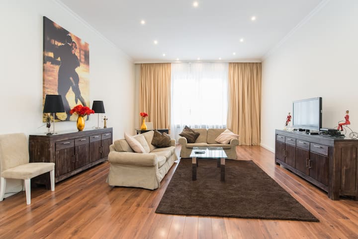 Spacious Luxury In Heart Of City - Budapest