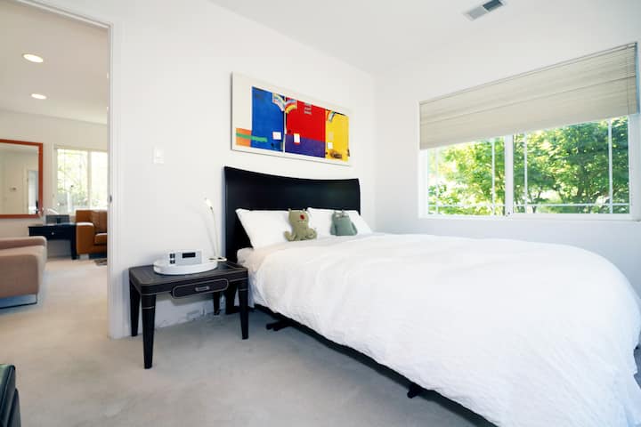 Dolce Vita! Charming Downtown Bungalow Top Rated - Mountain View, CA