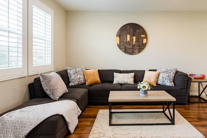 Spectacular 4 En-suites Sf Home In Oc Great Park - Irvine, CA