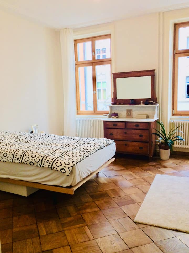 Ruhig Gelegene Schöne Altbau Wohnung Mit Balkon - Basel