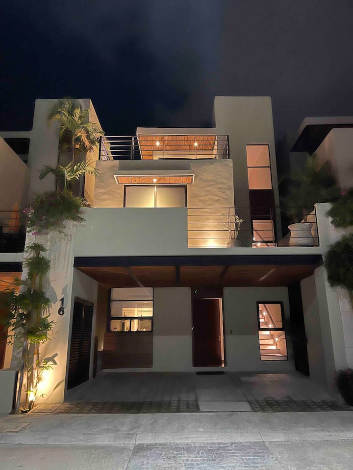 Modern Spacious Home In The Heart Of Pdc - Playa del Carmen