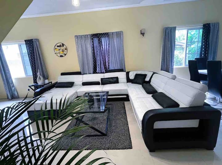 Luxury 5 Bedroom House W Private Parking & Patio - Port Antonio