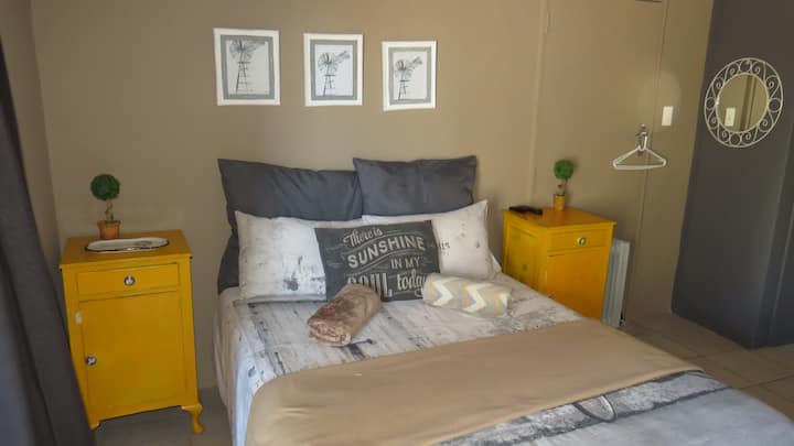 De Vuur Guesthouse Small Family Unit - Colesberg