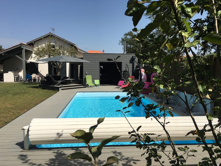 Villa Spacieuse Avec Piscine, Jardin Et Jacuzzi - Dax