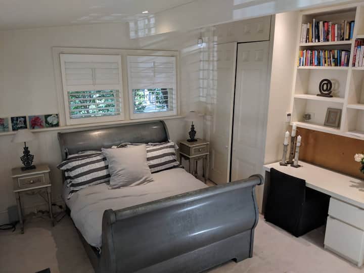 Freshly Furnished Granny Flat With Pool Access - Sydney