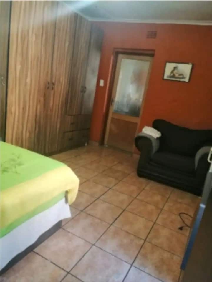 Fleurhof Home With A View - Soweto