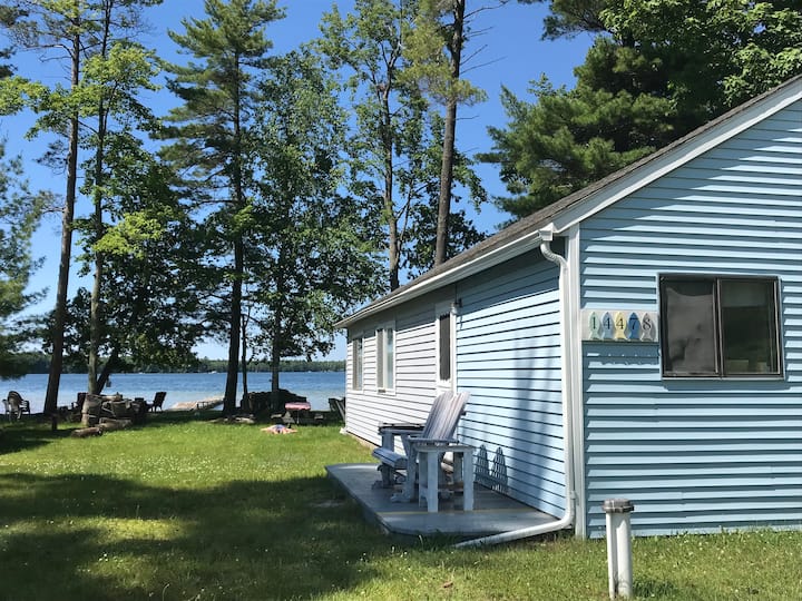 Little Blue Cottage On Birch Lake - エルク・ラピッズ, MI