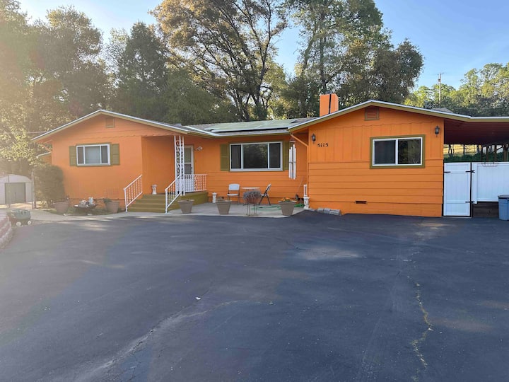 Mariposa House Of Colors - Mariposa, CA