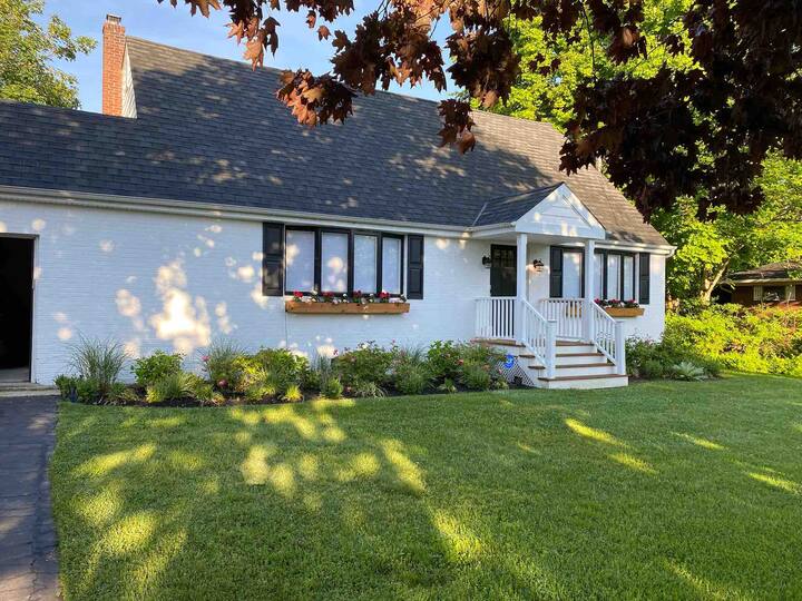 Jamesport, Ny Getaway With An In Ground Pool - The Hamptons, NY
