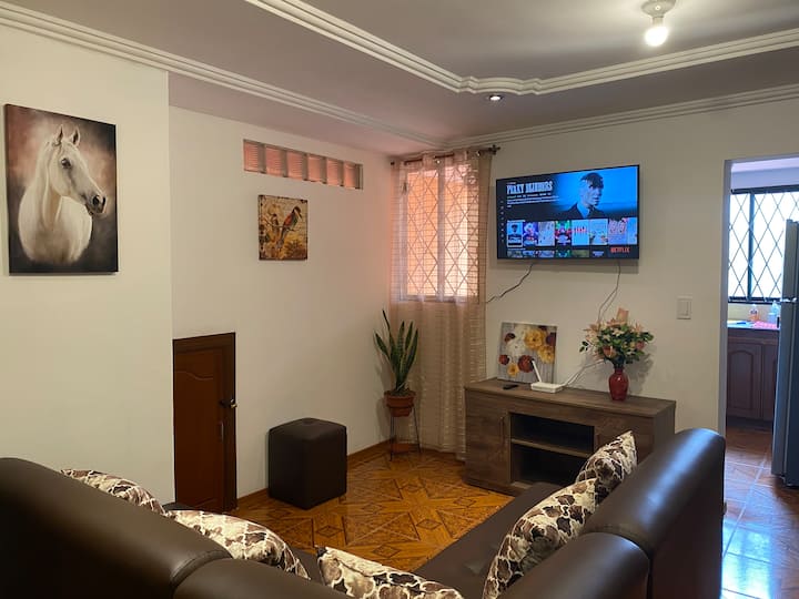 Familiar: 4 Habitaciones Y Parqueadero Gratis - Cuenca