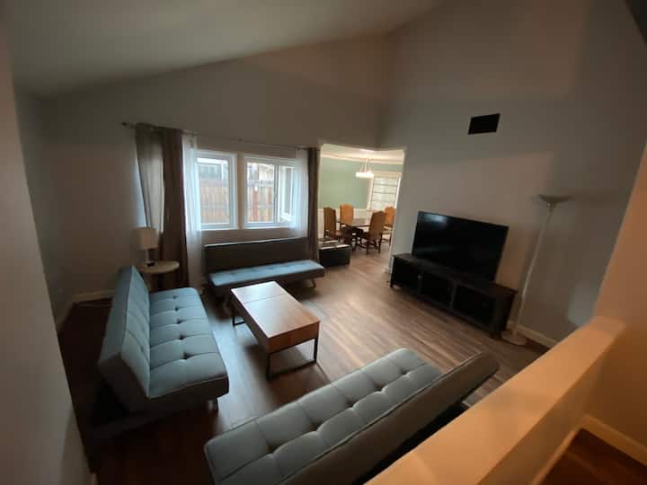Cheerful Pleasant 3 Bedroom 2 Bath - Fresno, CA