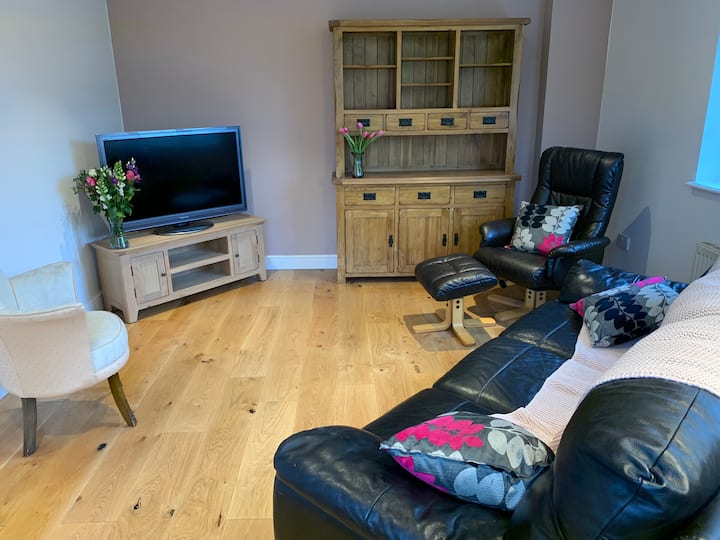 Detached House In The Cotswold Village Of Sherston - Tetbury
