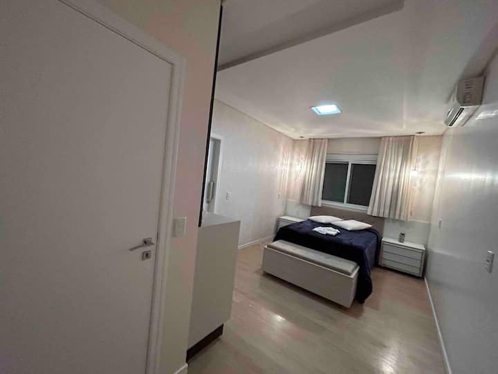 Quarto E Banheiro Privativo, Cozinha Compartilhada - Gravatal