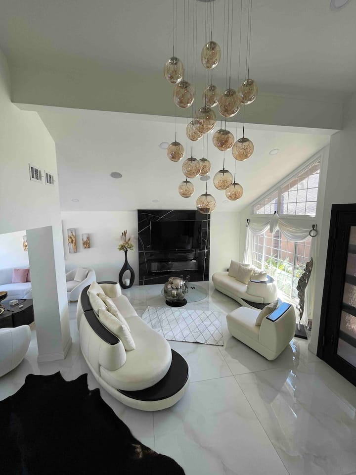 Huge 4 Bedroom Villa With Pool And Jacuzzi! - Mission Viejo, CA