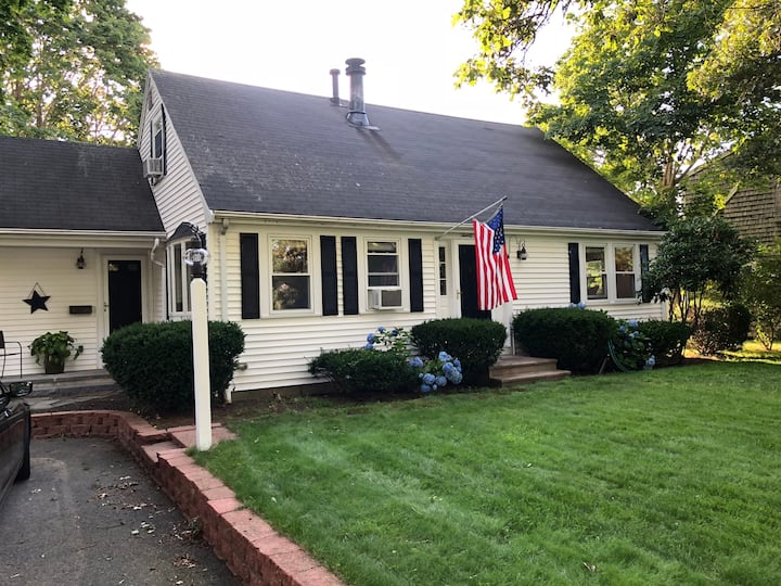 Sunny Falmouth Heights Home, Walk To Beach, Stores - Falmouth, MA