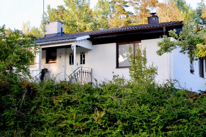 Large House, King Size Bed X 4, Close To Airport - Vallentuna