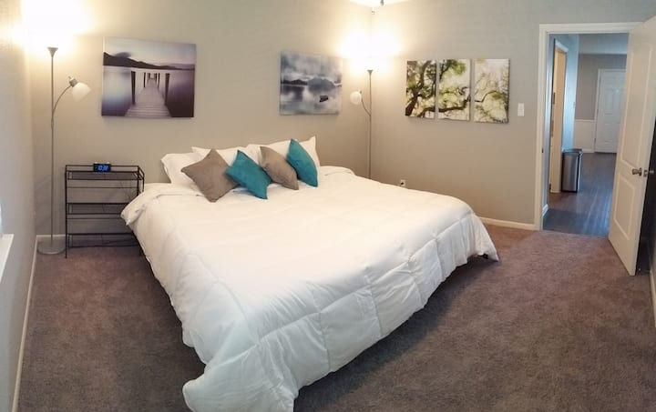 Centralized Home To Maximize Your Visit! - Austin, TX