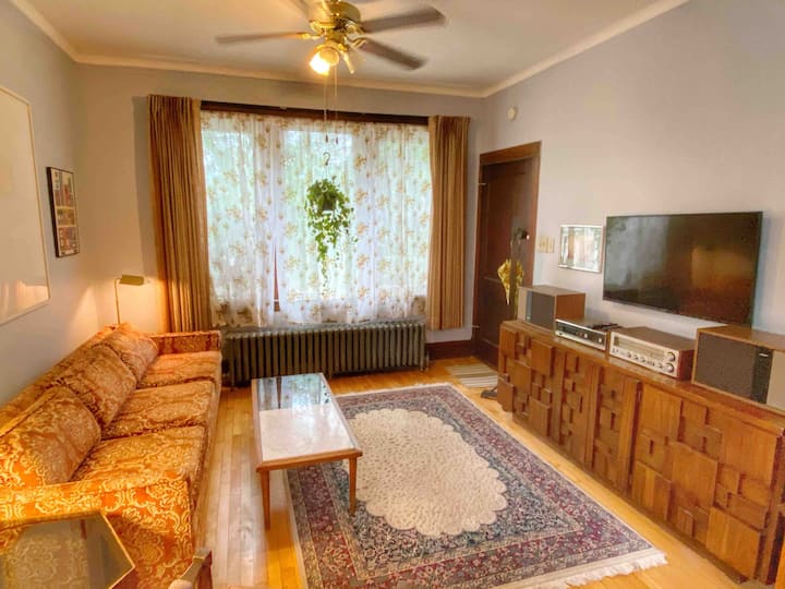 Fun Vintage Apt Btwn Ord & City - Chicago, IL