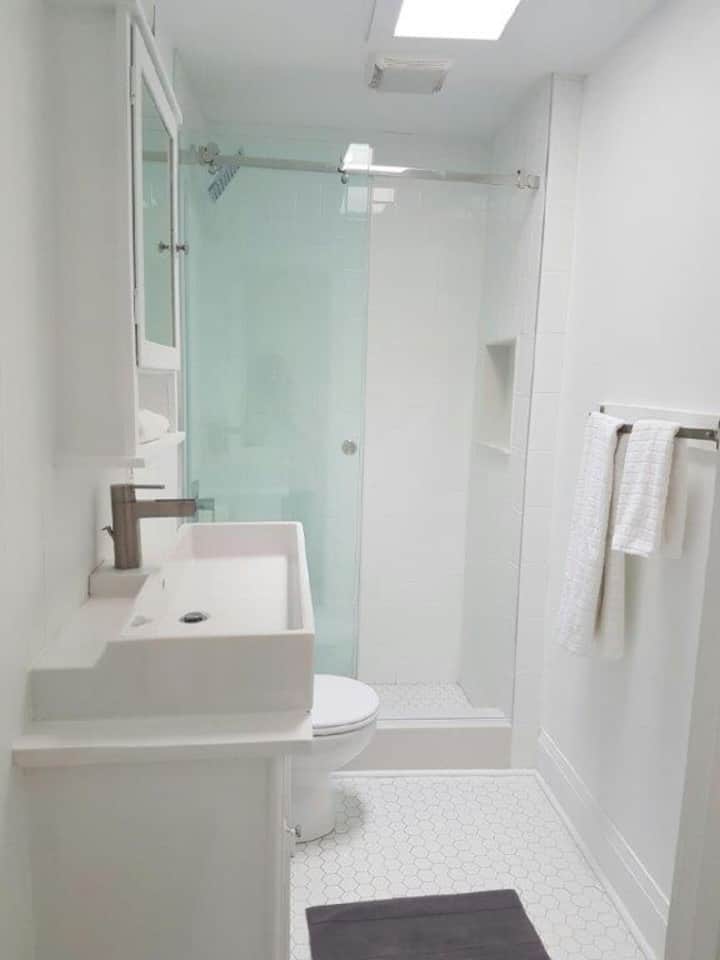 Sun-drenched One Bedroom In Leslieville W/parking - Toronto
